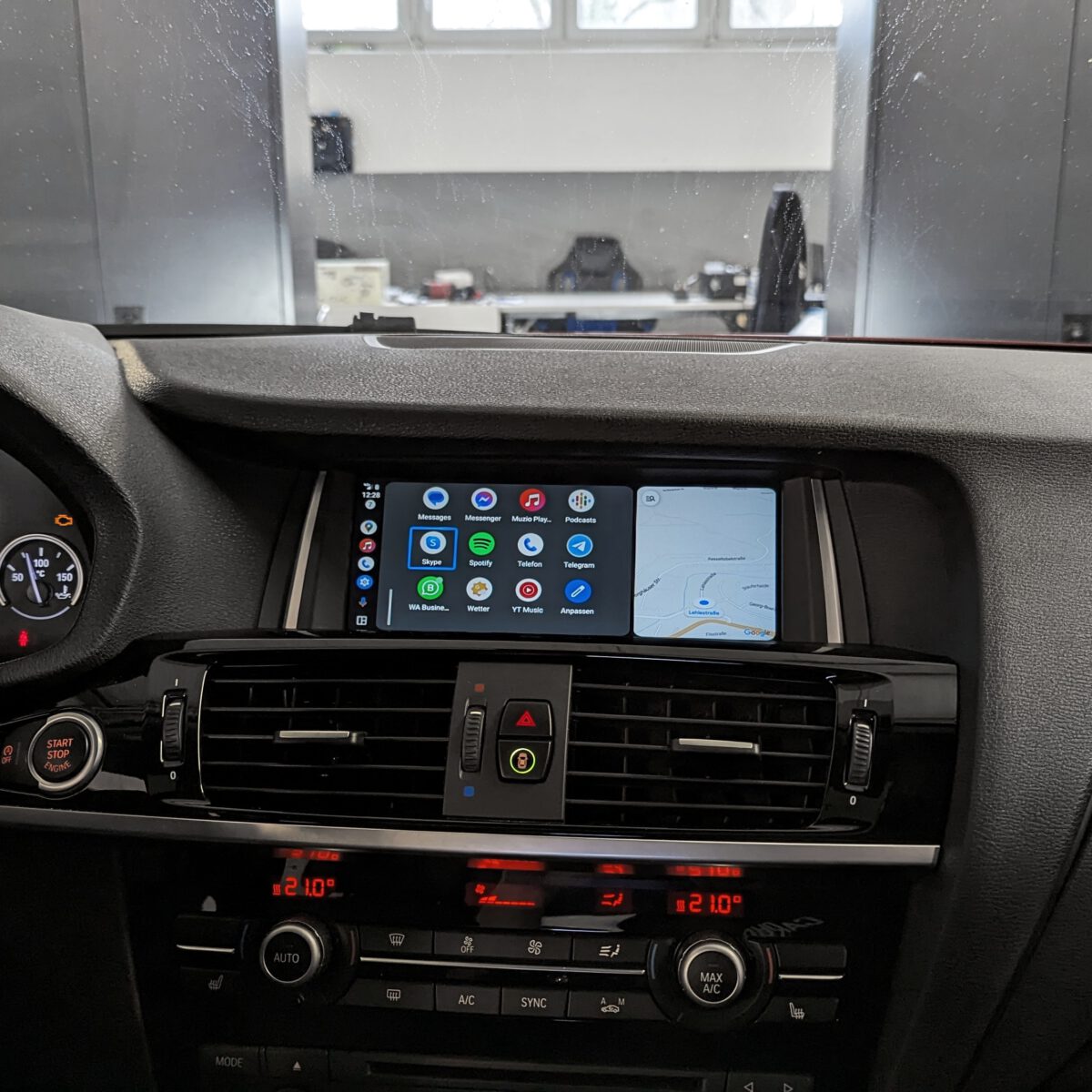 Android-Navi mit CarPlay & Einbau - Mercedes C W205 - CarHex