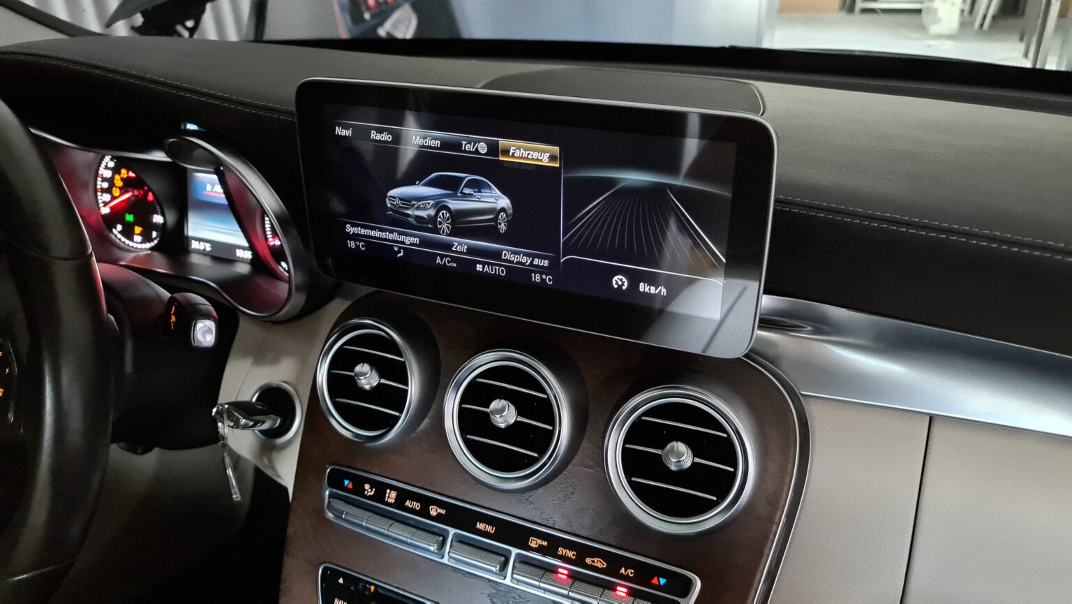 Android-Navi (+ CarPlay & Einbau) für Mercedes C-Klasse W205 - CarHex