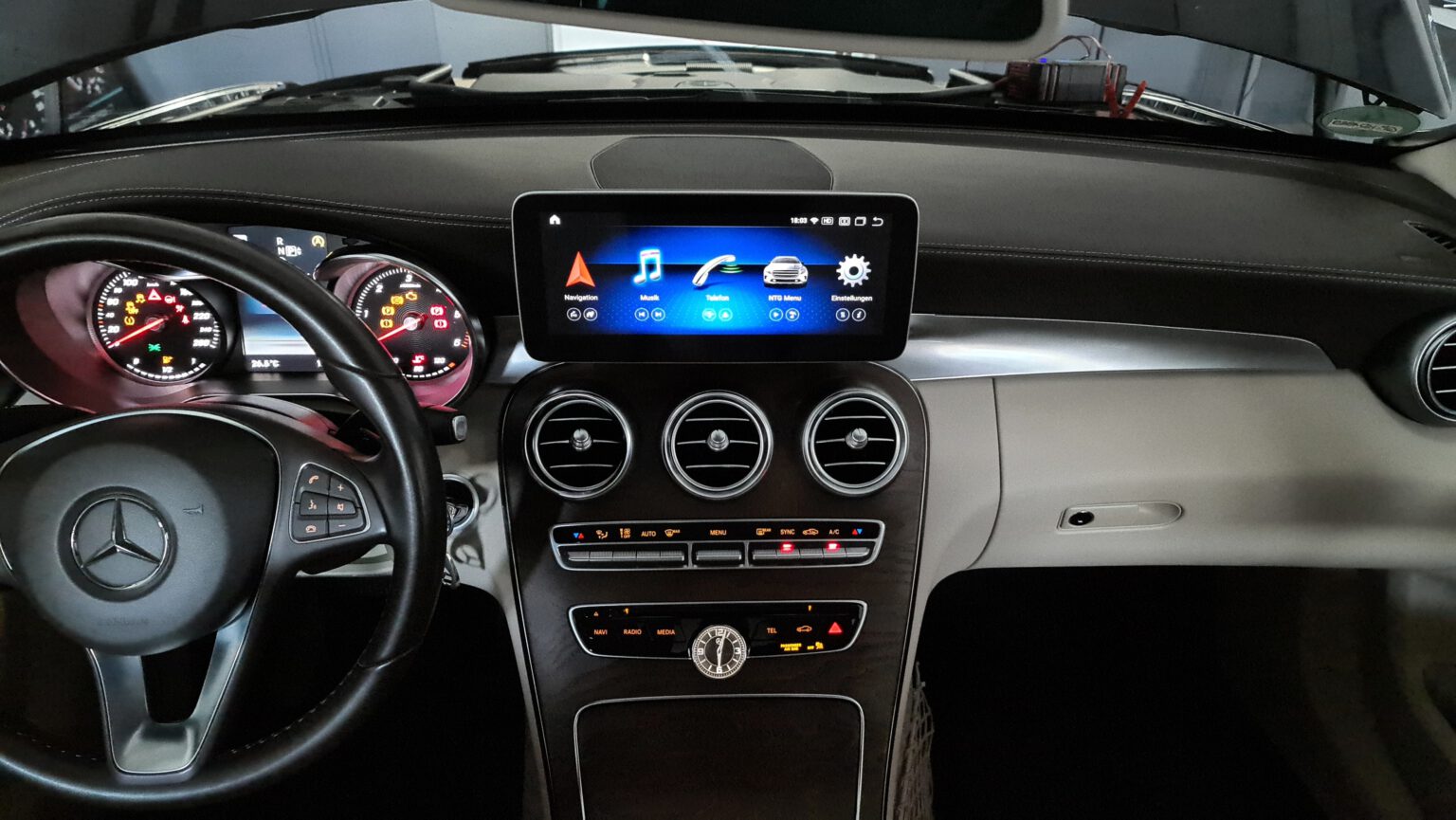 Android-Navi (+ CarPlay & Einbau) für Mercedes C-Klasse W205 - CarHex