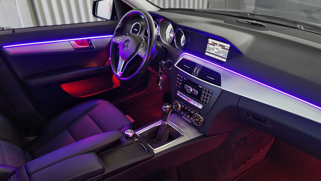 Ambientebeleuchtung für Mercedes C-Klasse W204 - CarHex