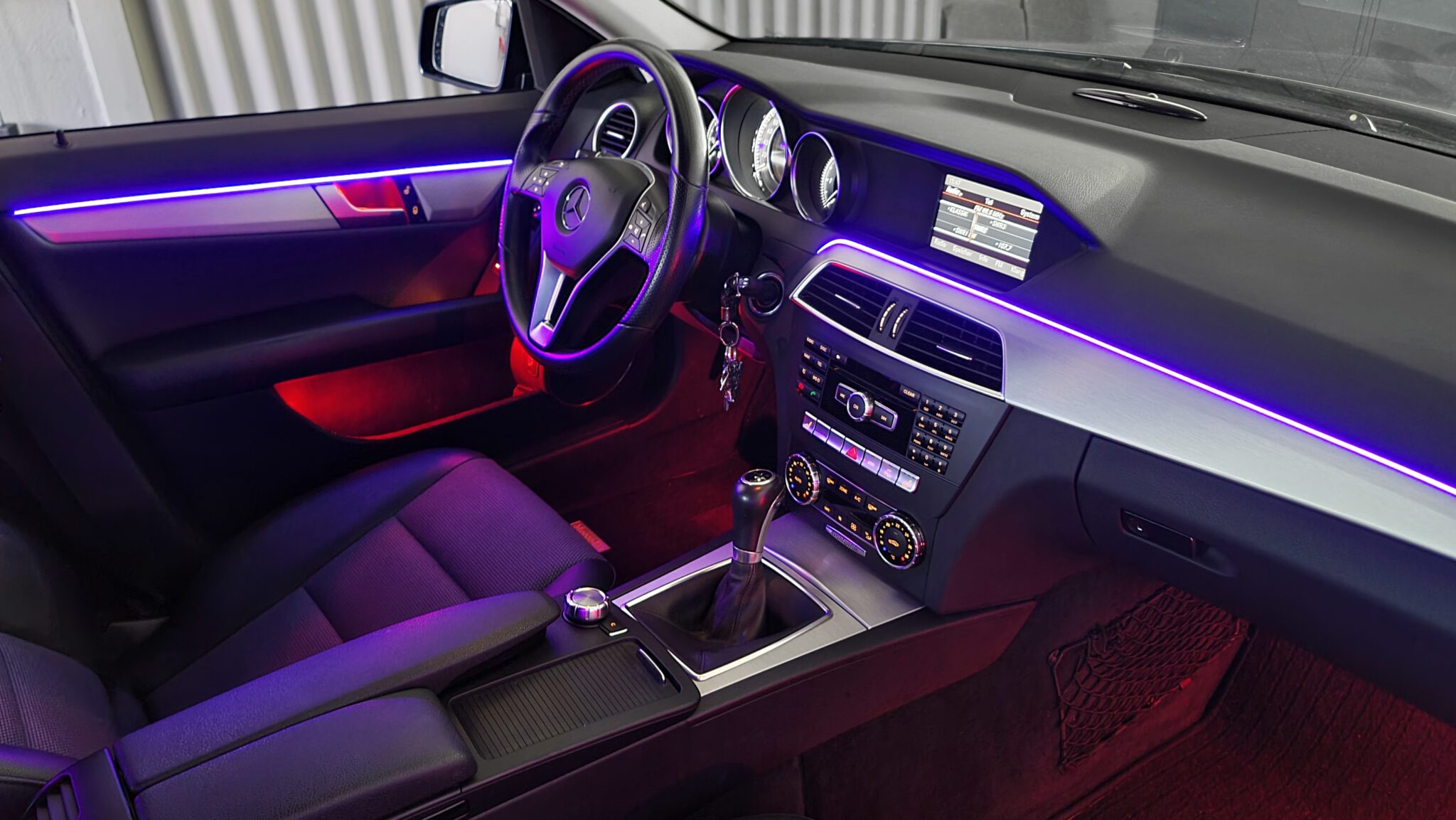 Ambientebeleuchtung für Mercedes C-Klasse W204 - CarHex